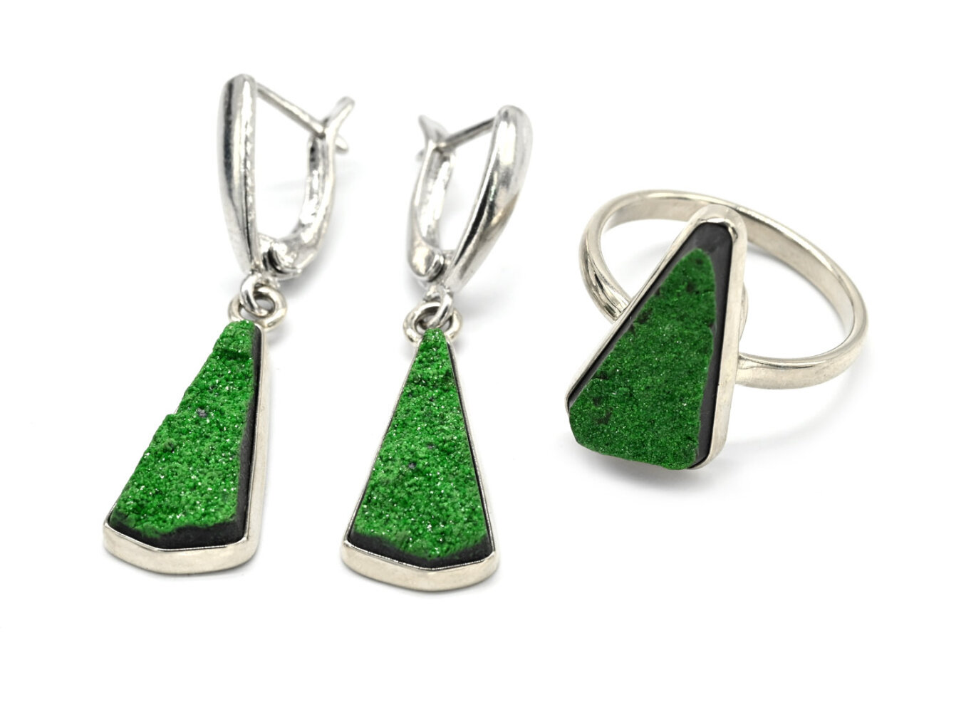 Комплект бижутерии: серьги, кольцо, гранат