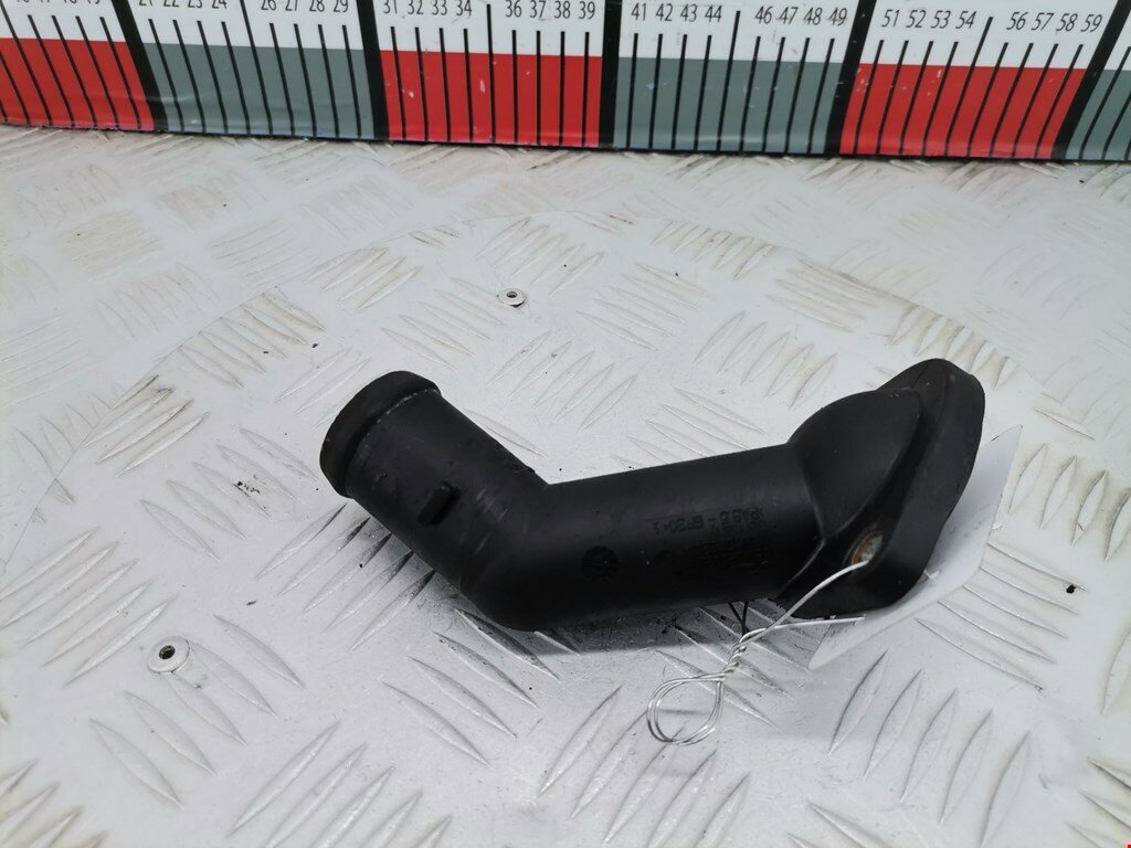 Корпус термостата Volkswagen Touran 1 06A121121C арт. 1766489