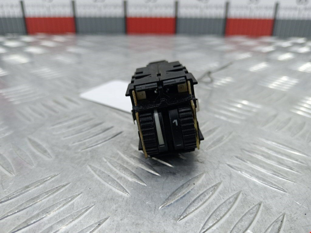 Кнопка корректора фар Porsche Cayenne (955/957) 7L5941333C арт. 1732164
