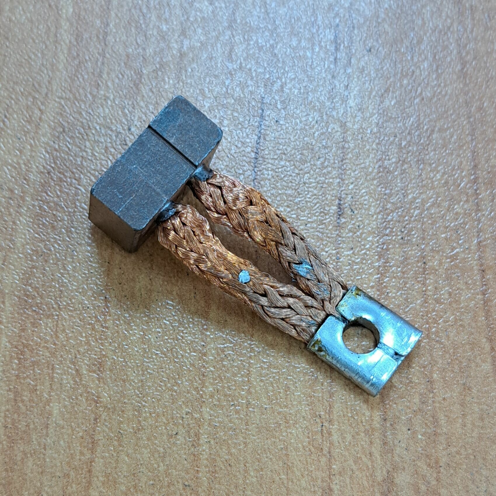 7402.3708060ВТ Щетка стартера ЗИЛ, ГАЗ, МАЗ, ПАЗ, Трактор МТЗ на 7402.3708 24В с наконечником