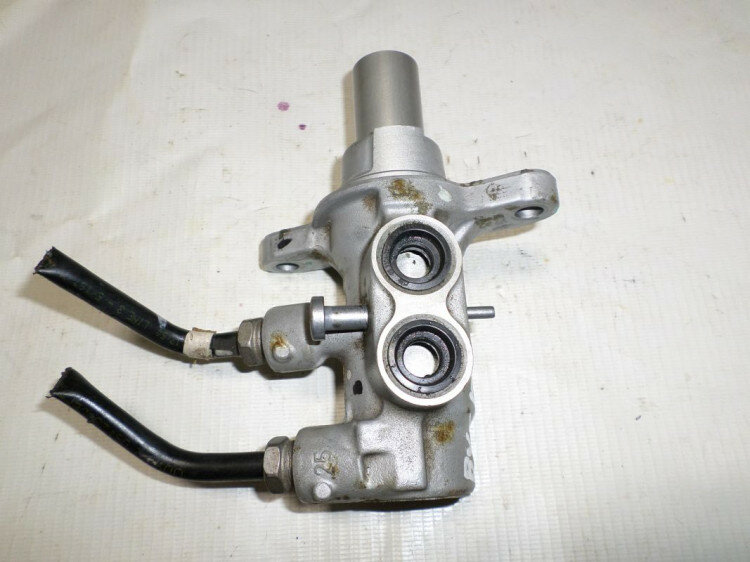 Цилиндр тормозной Главный BV612140P ALSi7Mg BV612B195RB 1694251 1694253 Форд Фокус 3 S-45