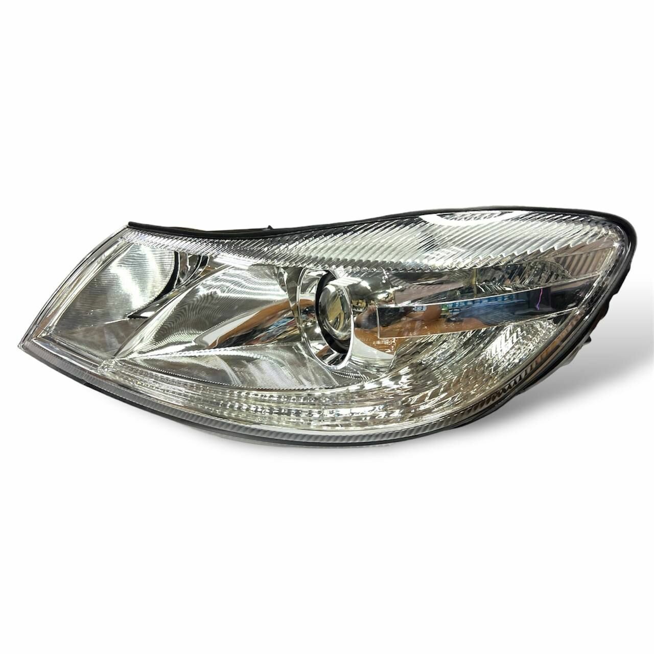 Фара передняя левая c электрокорректором (без надписи) Skoda Octavia 2 A5 c 2008 - 2013 ( Шкода Октавия )