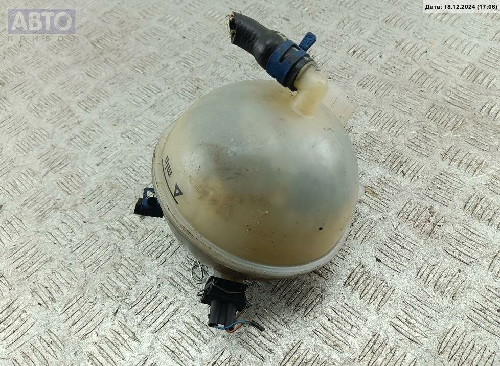 Бачок расширительный Volkswagen Passat B4