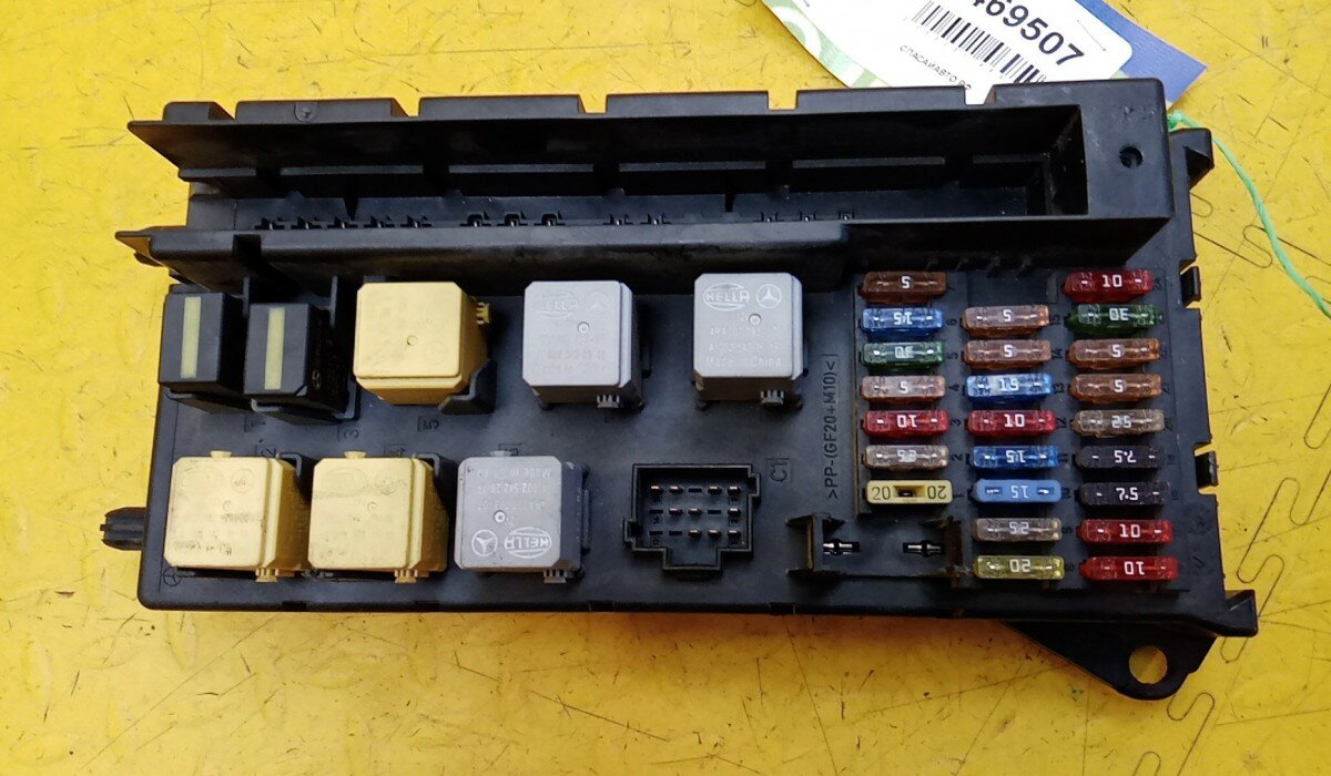 Блок предохранителей Crafter Volkswagen 2E0937615B