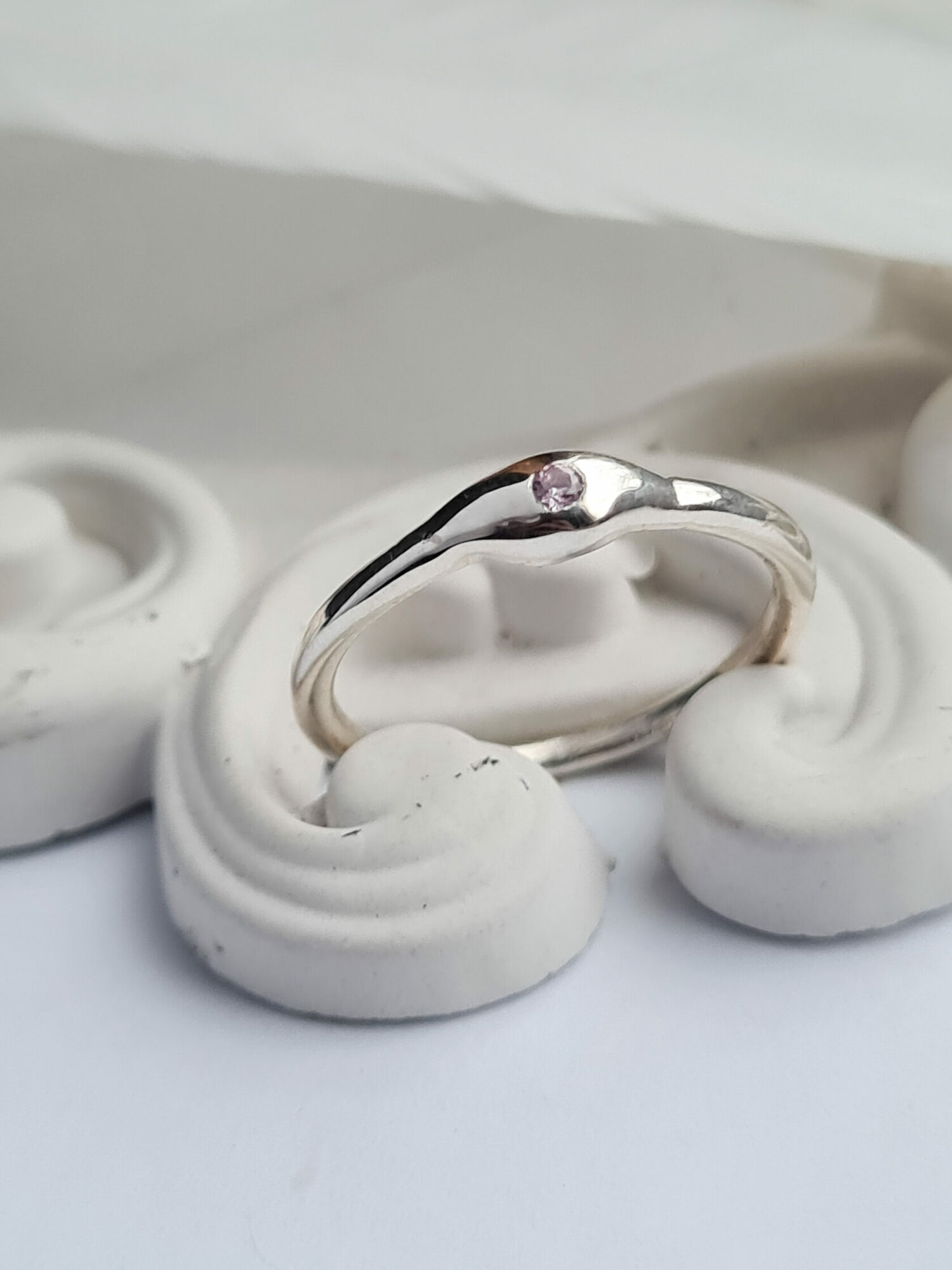 Кольцо, серебро, 925 проба, серебрение, фианит