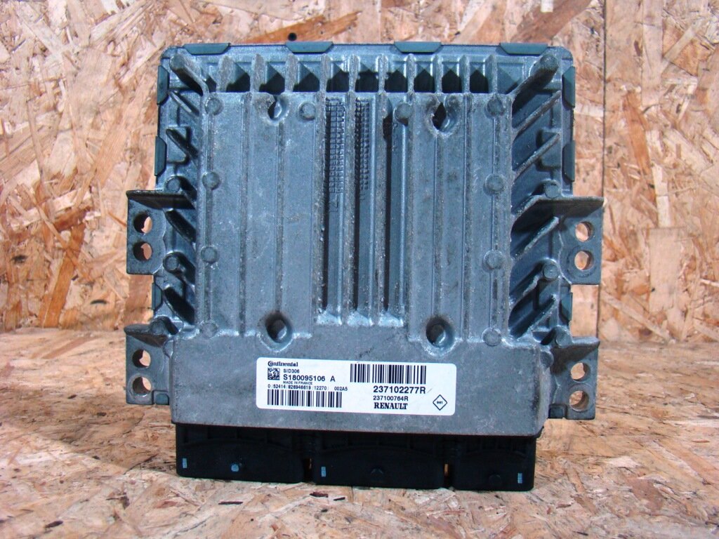 Renault Duster Блок управления двигателем 237102277R