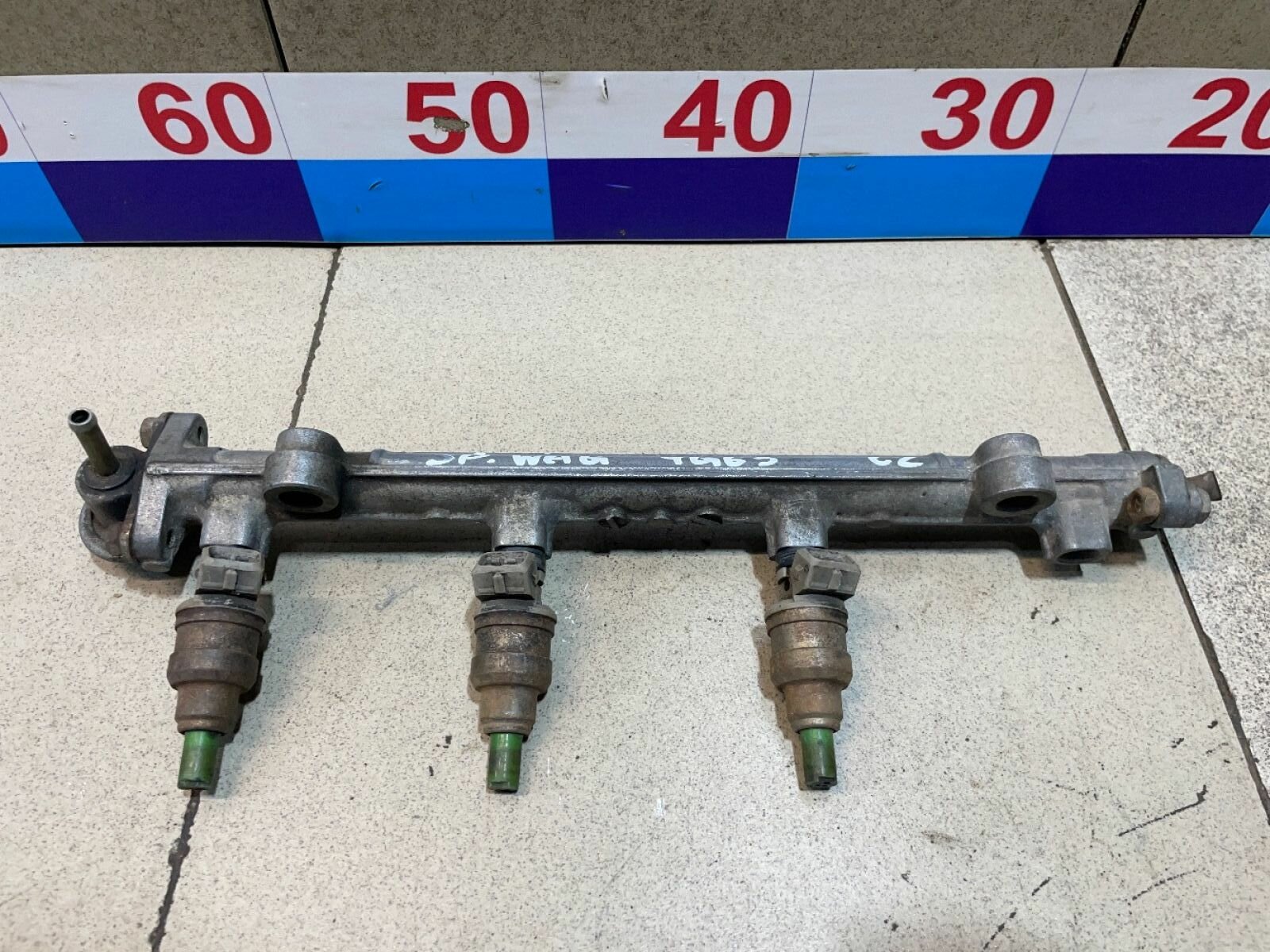 Форсунка инжекторная Mitsubishi Space Wagon MD175077