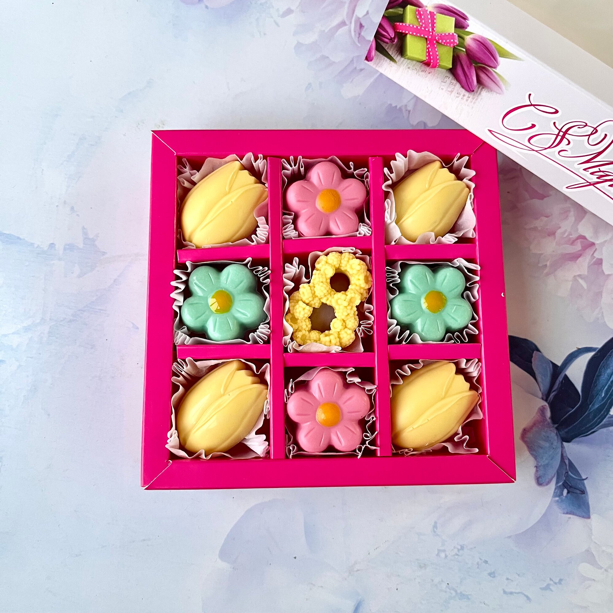 Подарочный набор конфет на 8 марта