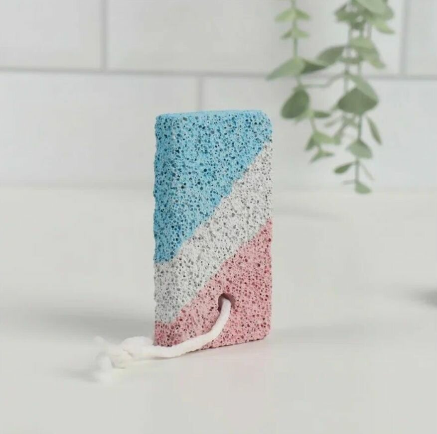 Терка- пемза для удаления огрубевшей кожи 9.5х4.5х1.5см разноцветная