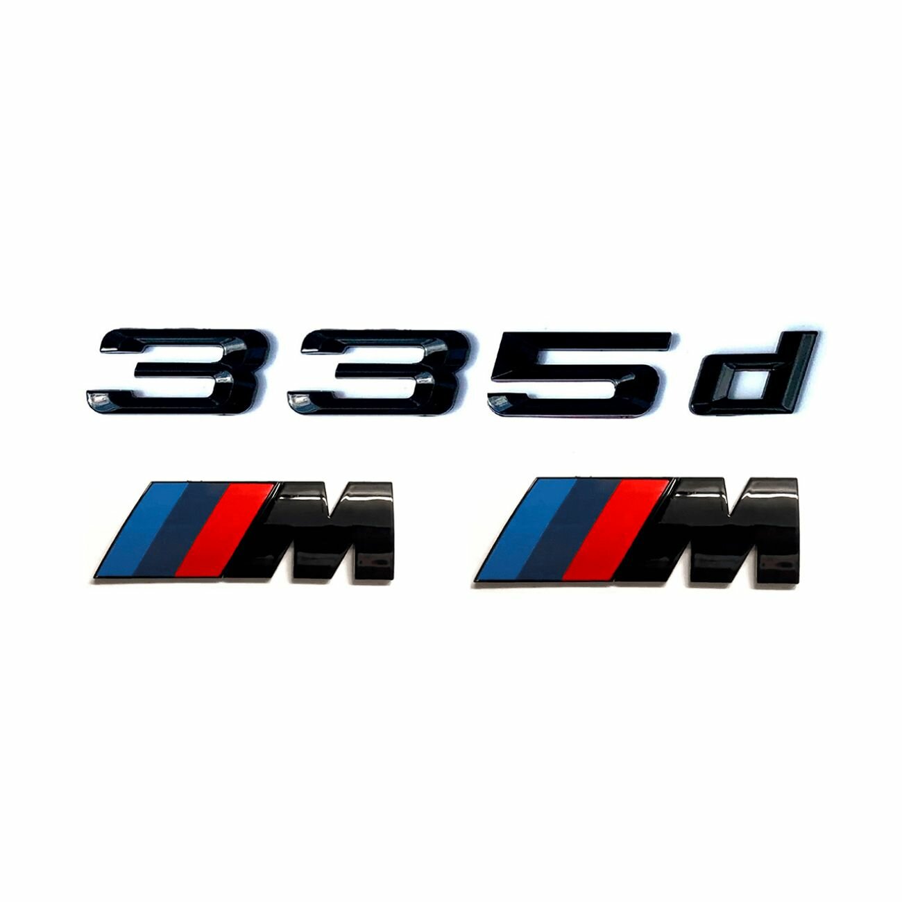Комплект: шильдик на багажник 335 d для BMW 3 ей серии + 2 эмблемы на крыло M-performance черный глянец
