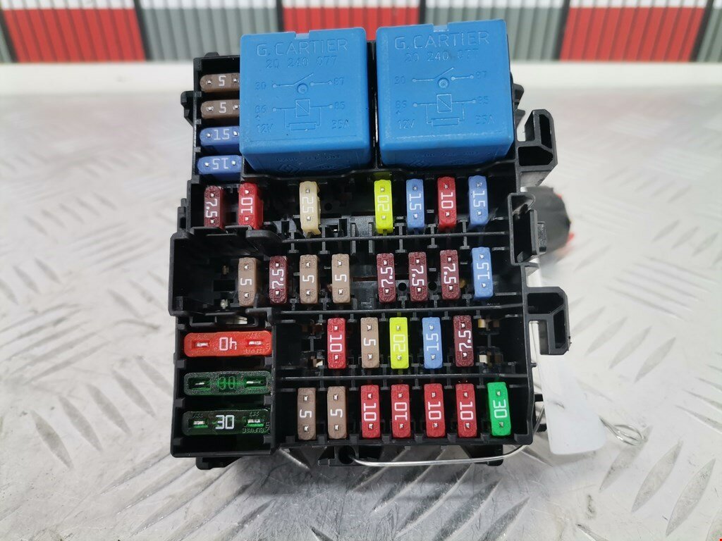 Блок предохранителей Renault Sandero 2 арт. 1563626