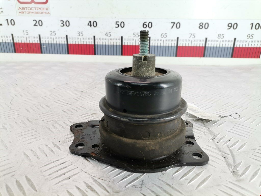 Подушка (опора) крепления двигателя Volkswagen Polo 4 арт. 1711678