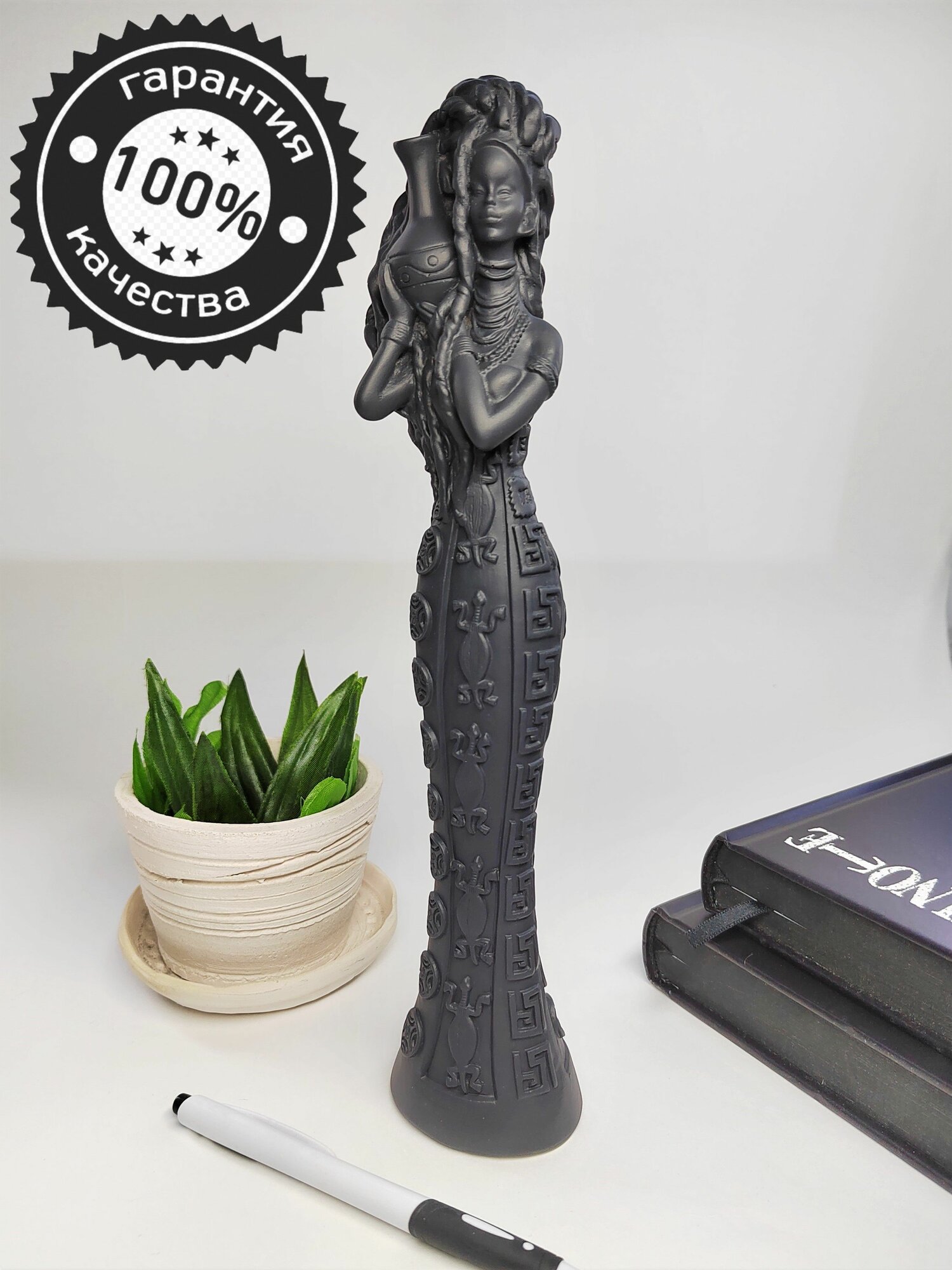 Статуэтка девушка африканка черная. Гипс. Высота 28 см.