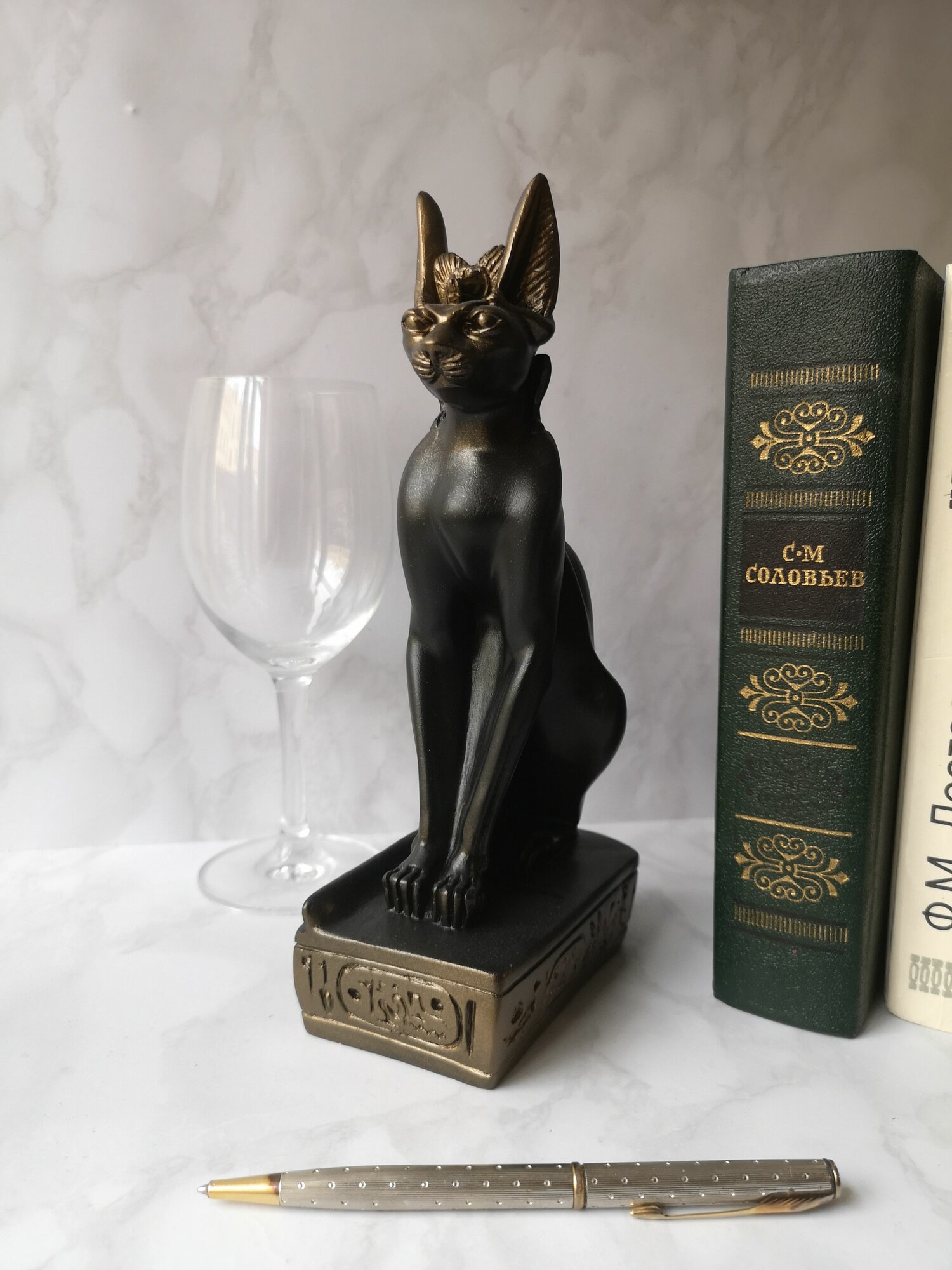 Статуэтка Кот египетский с вампиром, 23см. Бронза, гипс.