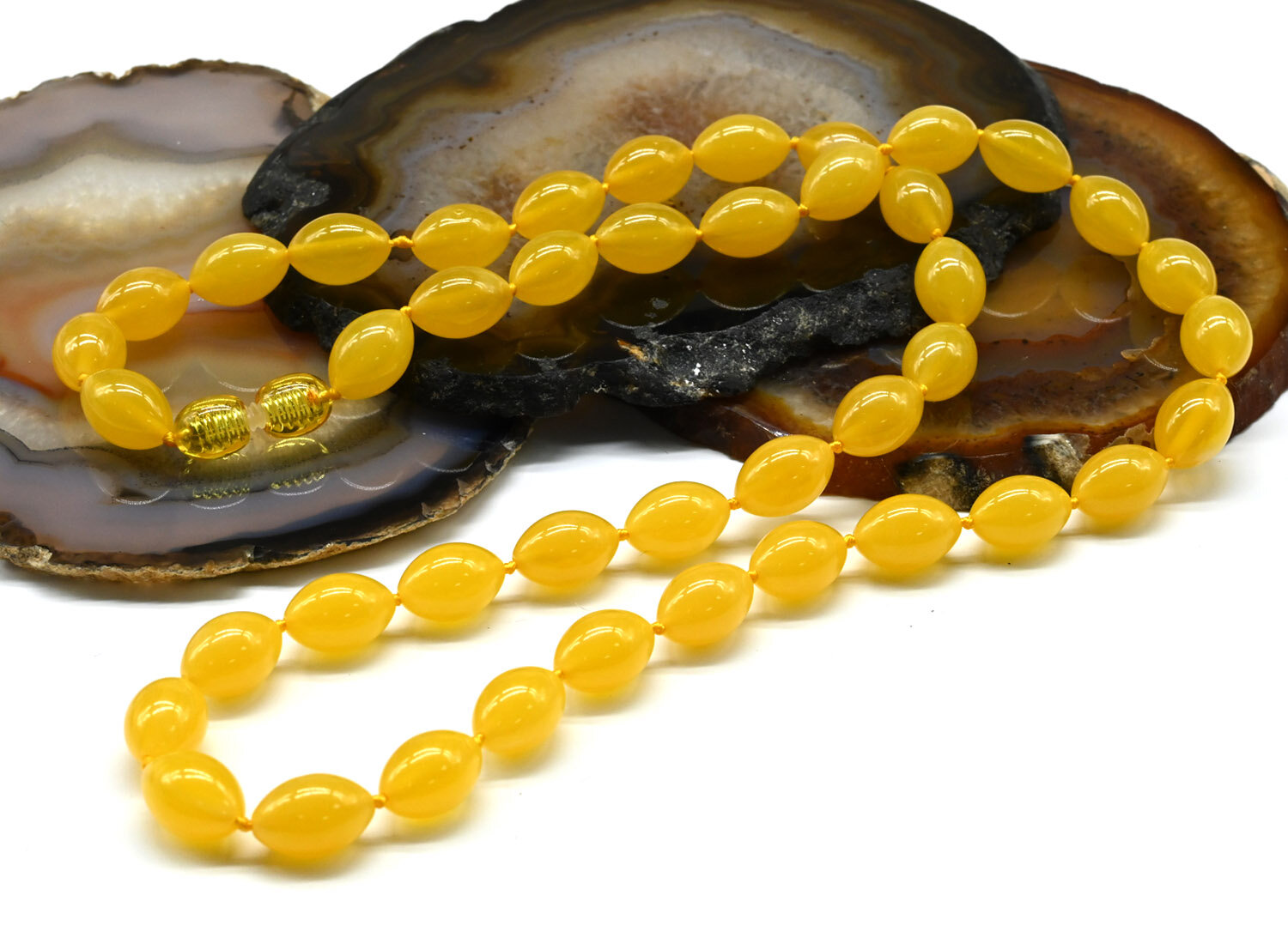 Бусы, янтарь