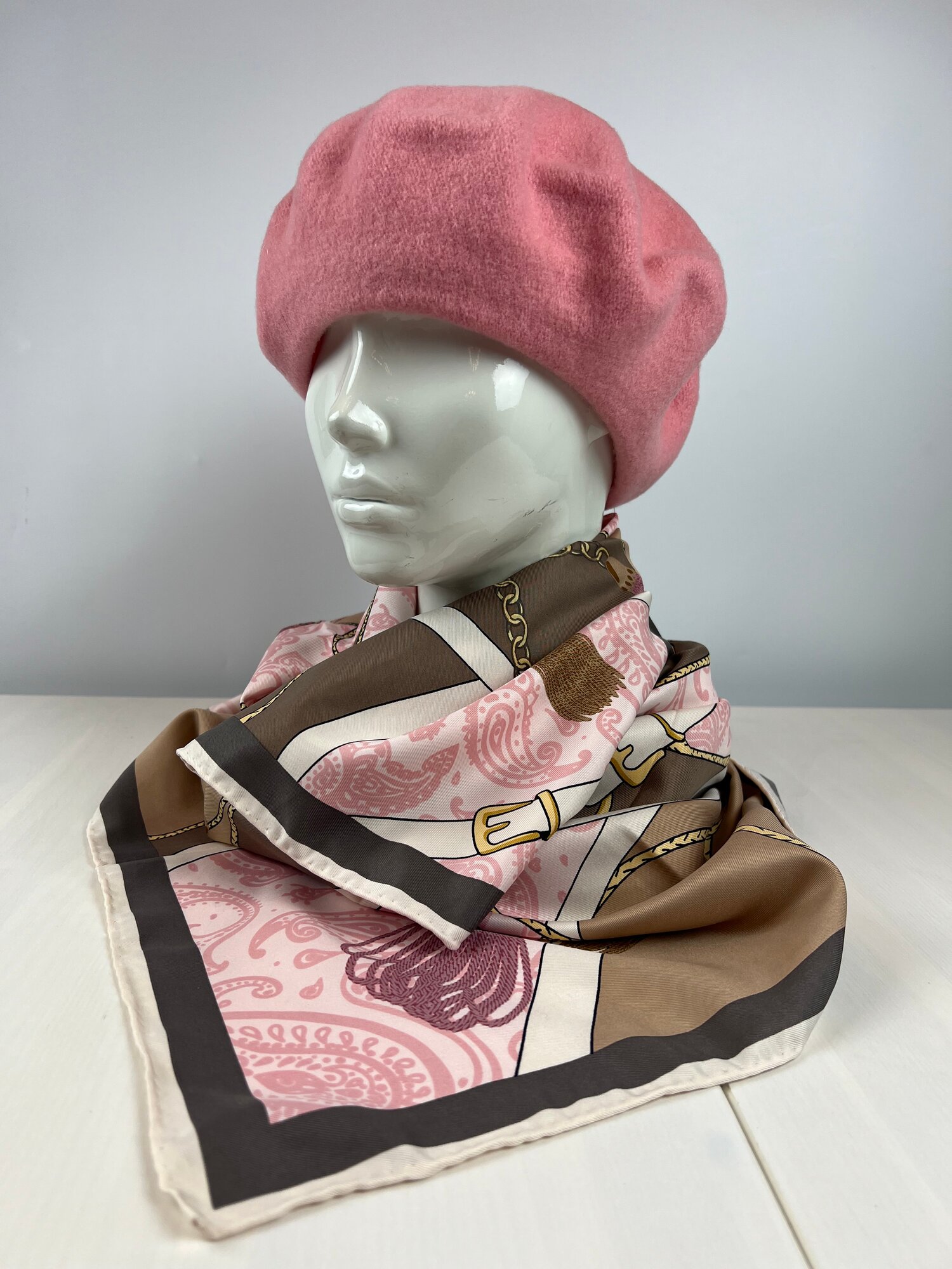 Комплект с головным убором для женщин