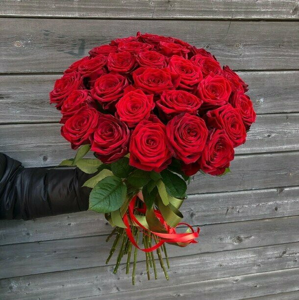 Букет Well Flowers, круглый, 29 красных роз, 50см, букет свежих цветов