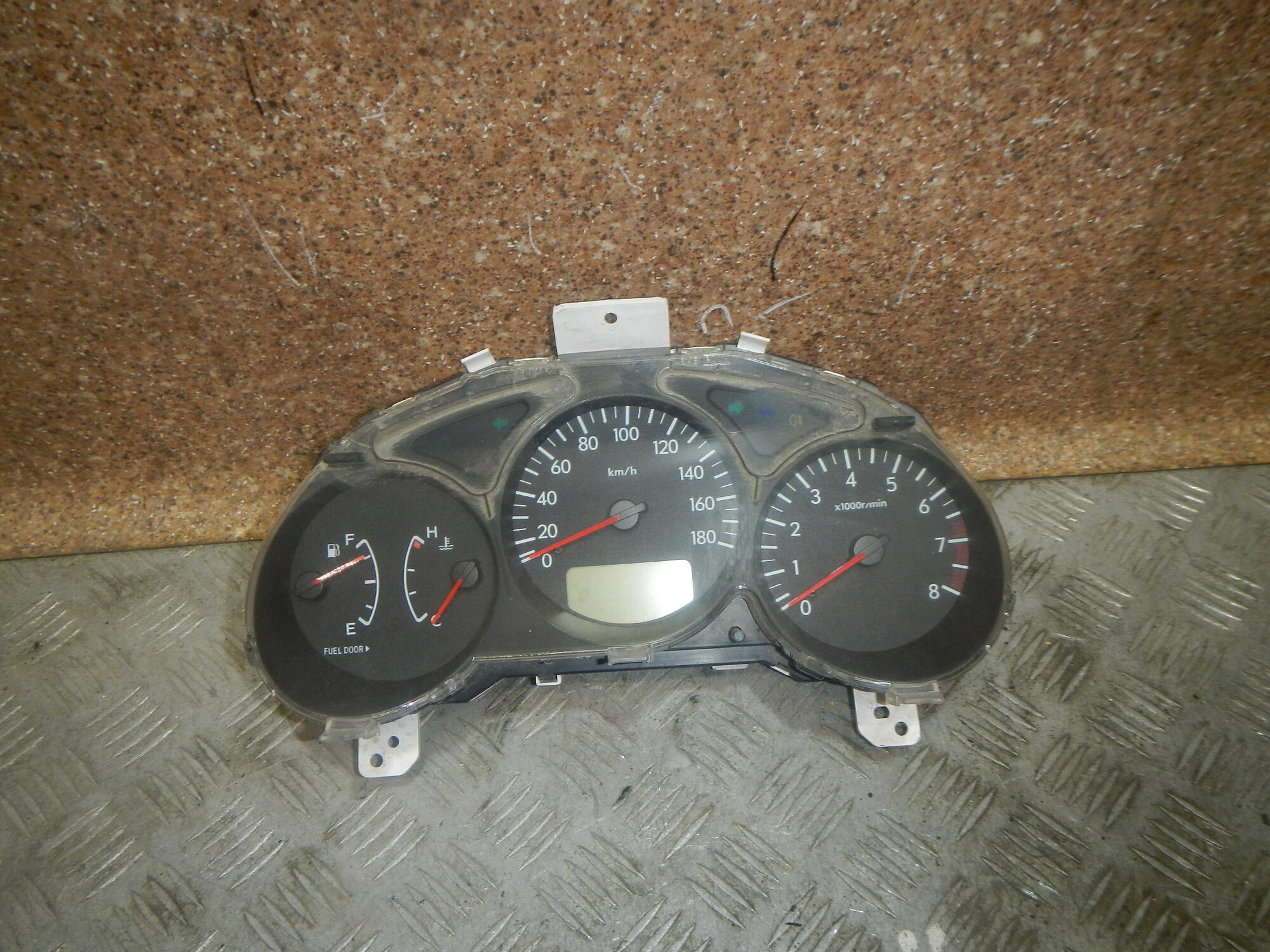 Б/У Панель приборов, Subaru (Субару)-FORESTER (S11) (02-07) SUBARU FORESTER (S11) (02-07) Потертости. 560939 SUBARU арт....