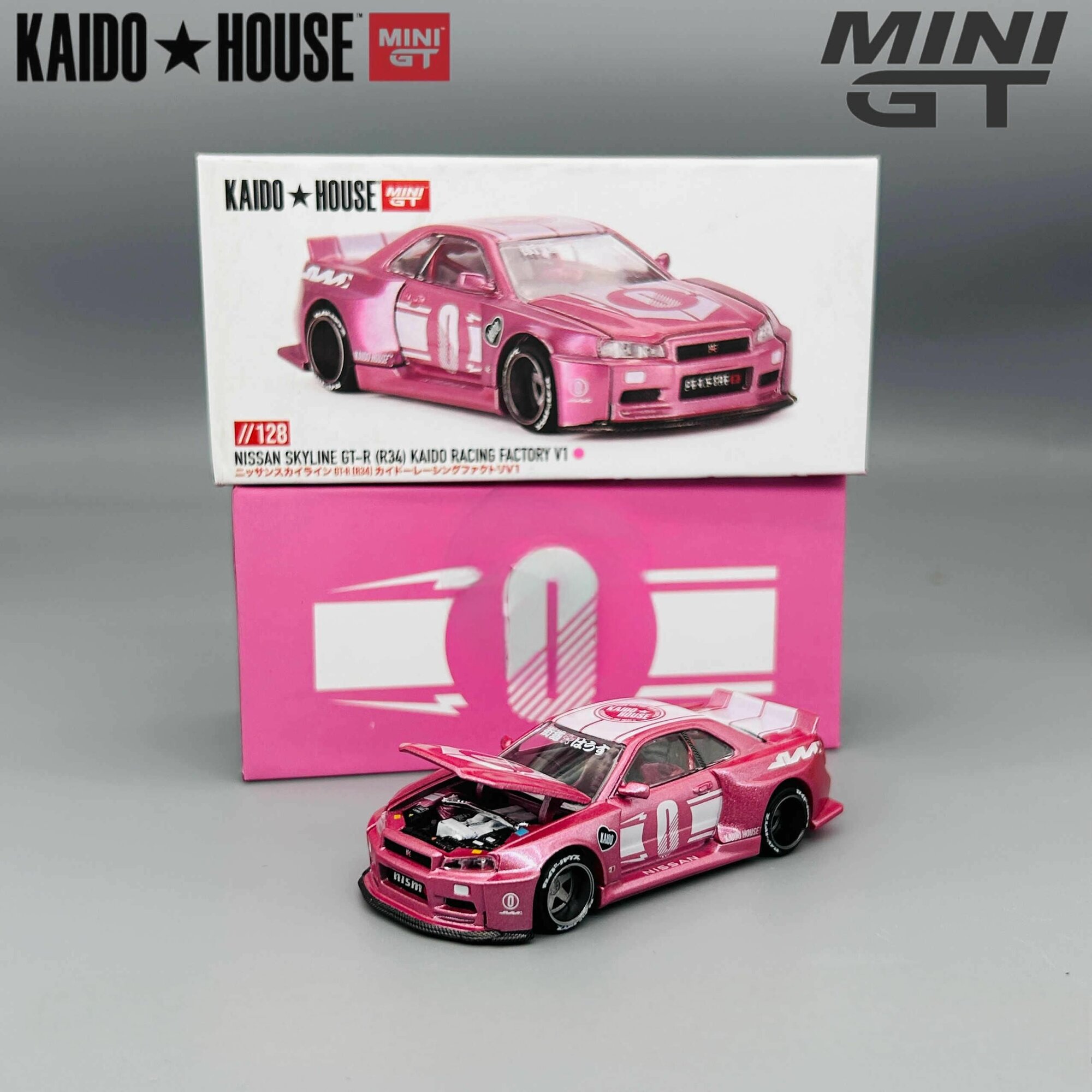Машинка KAIDO HOUSE Mini Gt 1/64 KHMG128 Nissan Skyline GT-R R34 #0 RACING Factory V1 Metallic Pink Die-cast Alloy Car Model Collection Gift