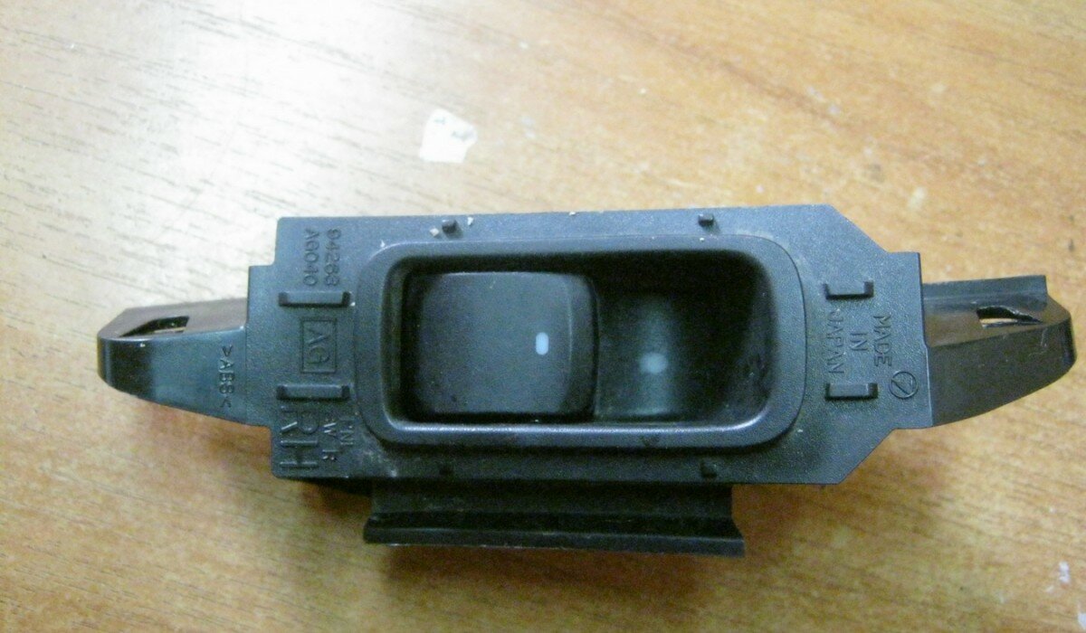 Кнопка стеклоподъемника/Subaru/Legacy Outback (B13), ОЭМ:83071AG040,94263-AG040- , прав. задн.