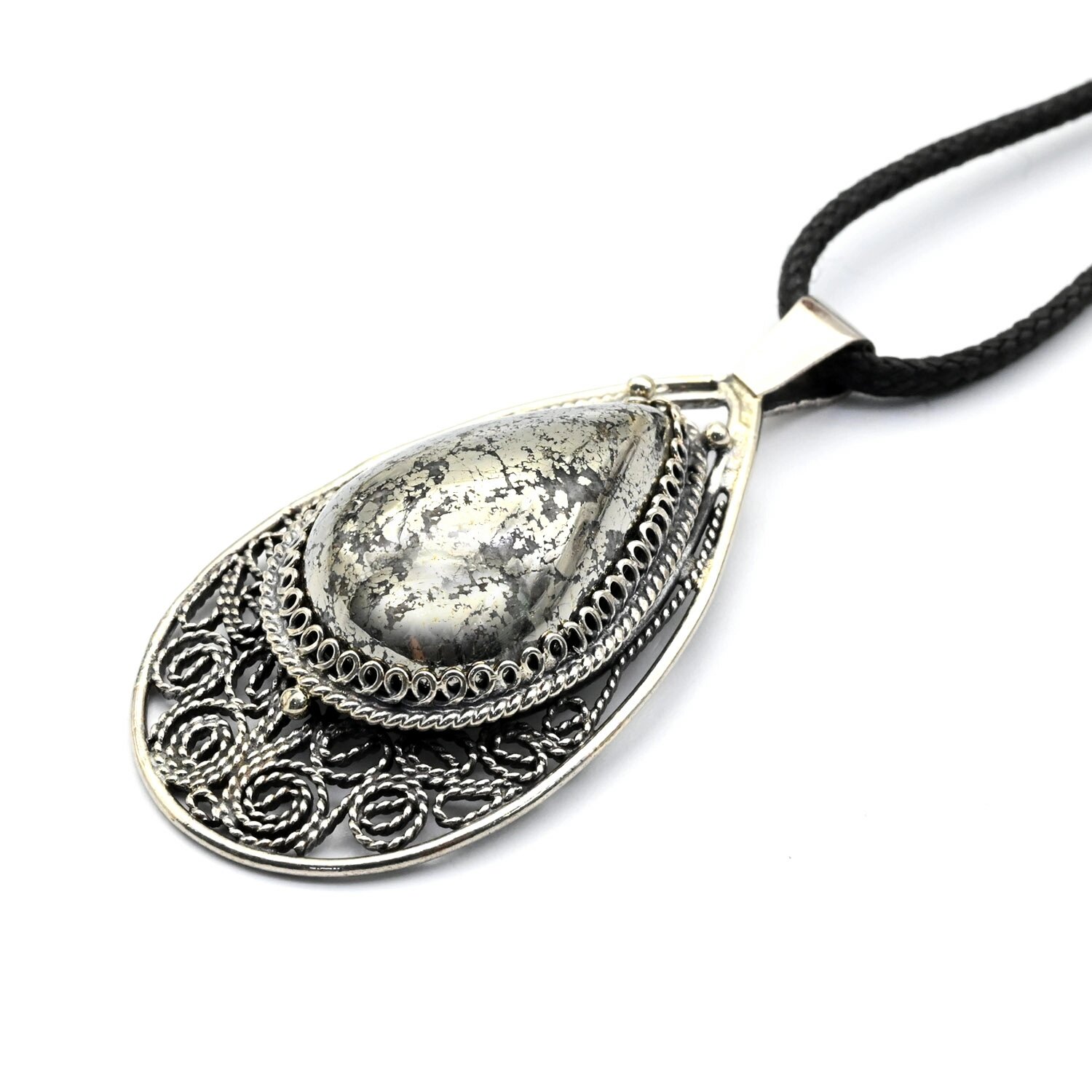 Подвеска, пирит