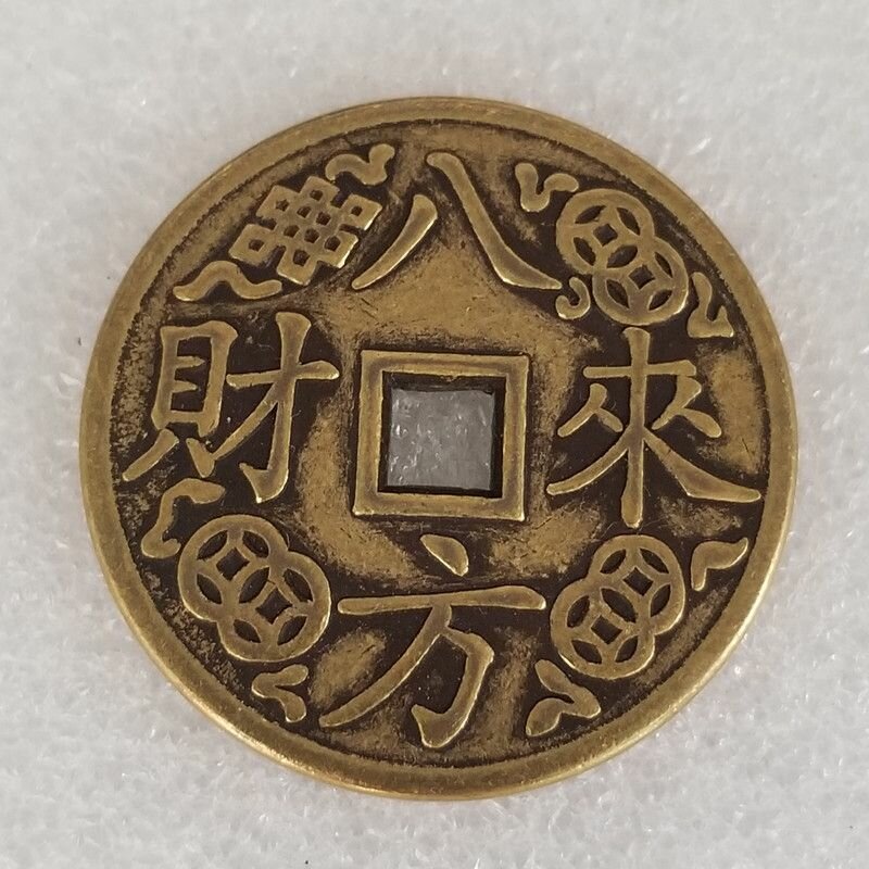 Одна имитация антикварных артефактов и восемь памятных монет. Подходит для коллекционирования памятных монет.