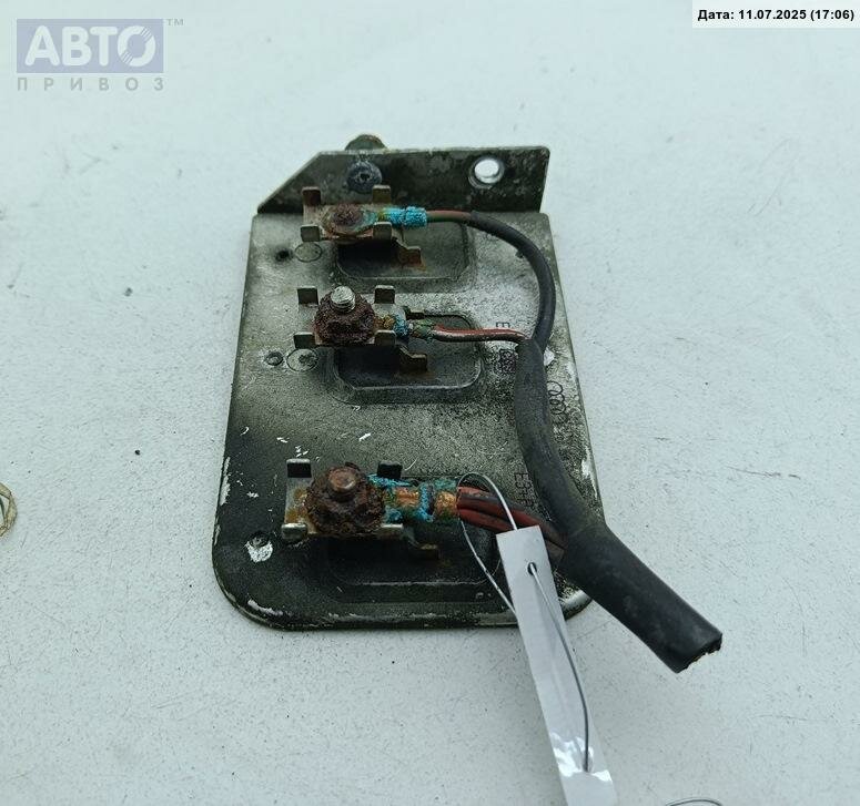 Блок управления вентилятором радиатора Audi A6 C5 (1997-2005)