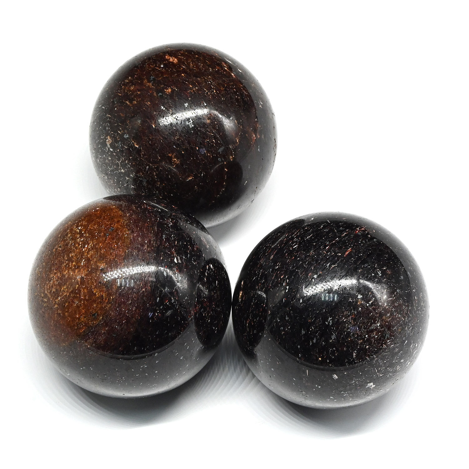 Шар из граната диаметр 51-52мм .