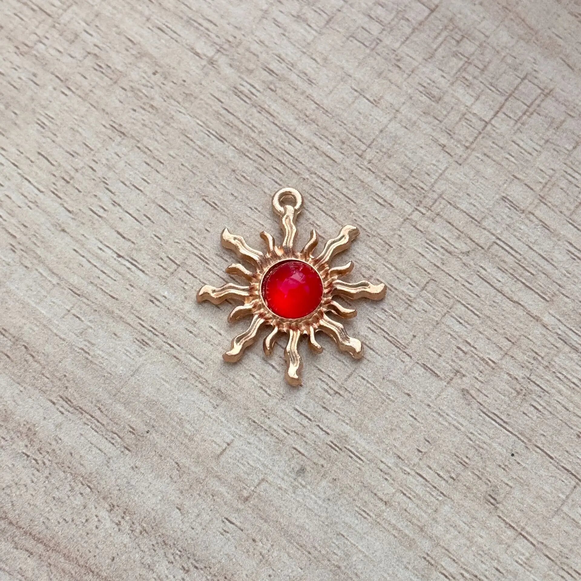 Подвеска Солнце, красный хрусталь, G