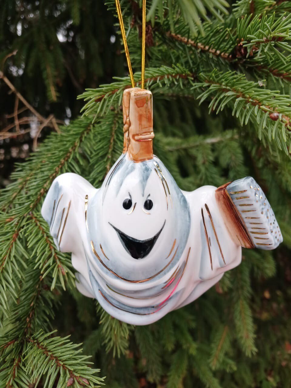 Привидение с мотором из мультика Малыш и Карлсон фарфоровая ёлочная игрушка от Лефортовского фарфора, в индивидуальной упаковке