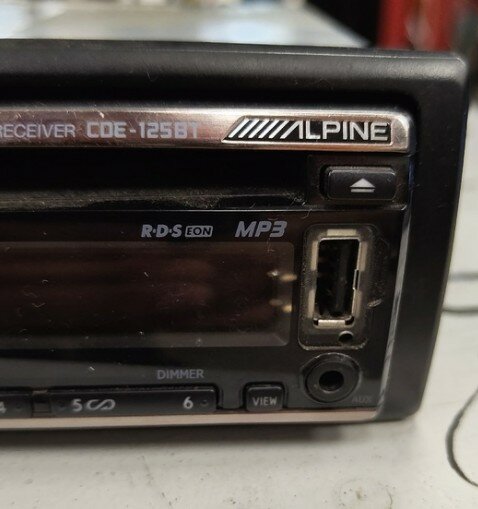Автомагнитола Alpine CDE-125BT, Б/У Уценка