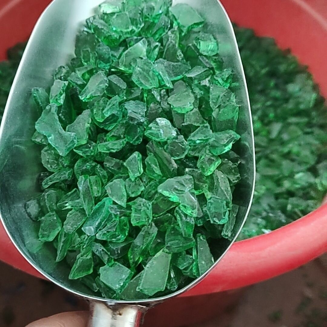 Нерегулярный стеклянный песок, прозрачные натуральные цветные стеклянные частицы, стеклянный гравий, стеклянные блоки для аквариума и ландшафтного дизайна