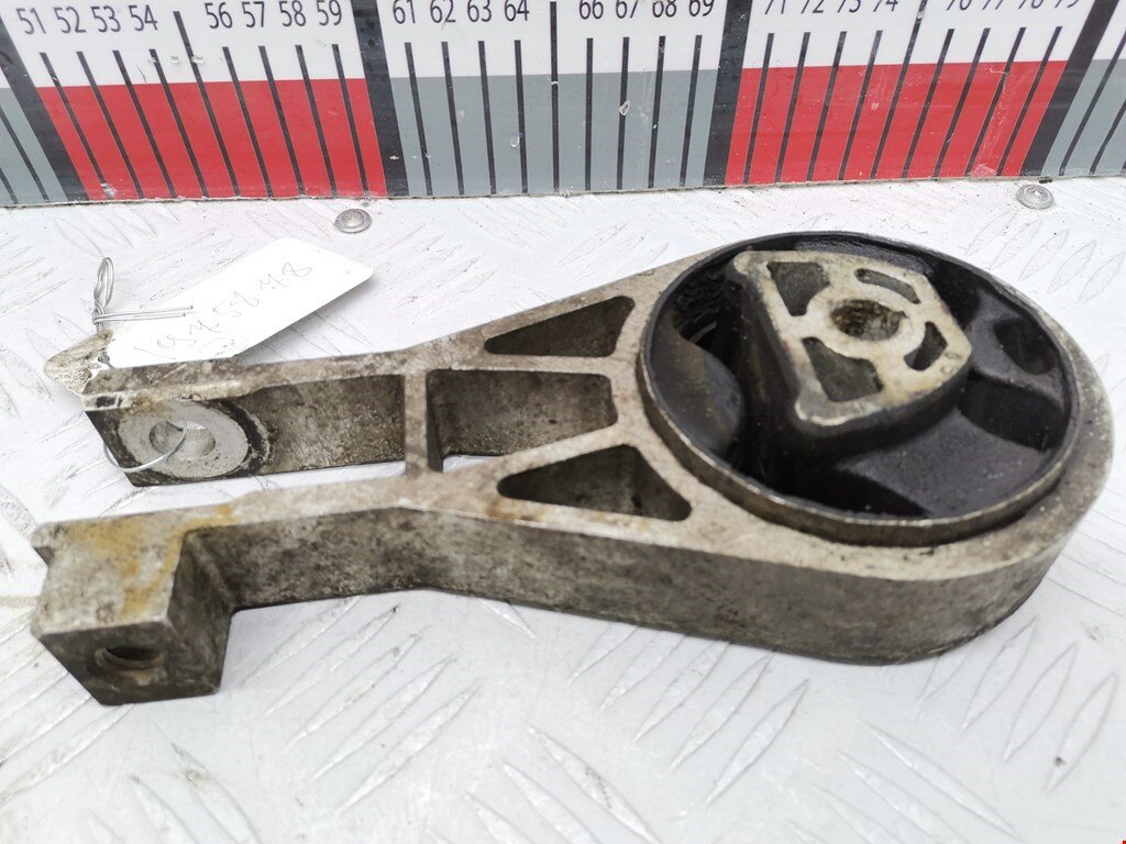 Подушка (опора) крепления двигателя Opel Corsa D 13130745 арт. 1997553