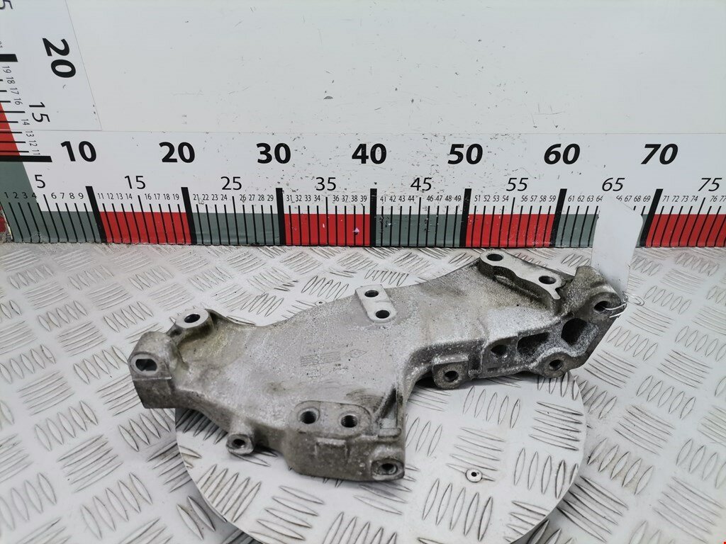 Кронштейн (крепление лапа) двигателя Renault Laguna 3 8201011432 арт. 1915476