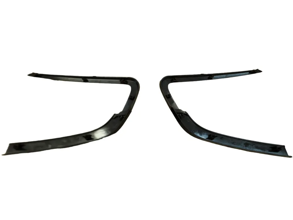 Молдинги бампера Vesta (седан, SW) черный глянец (антихром)