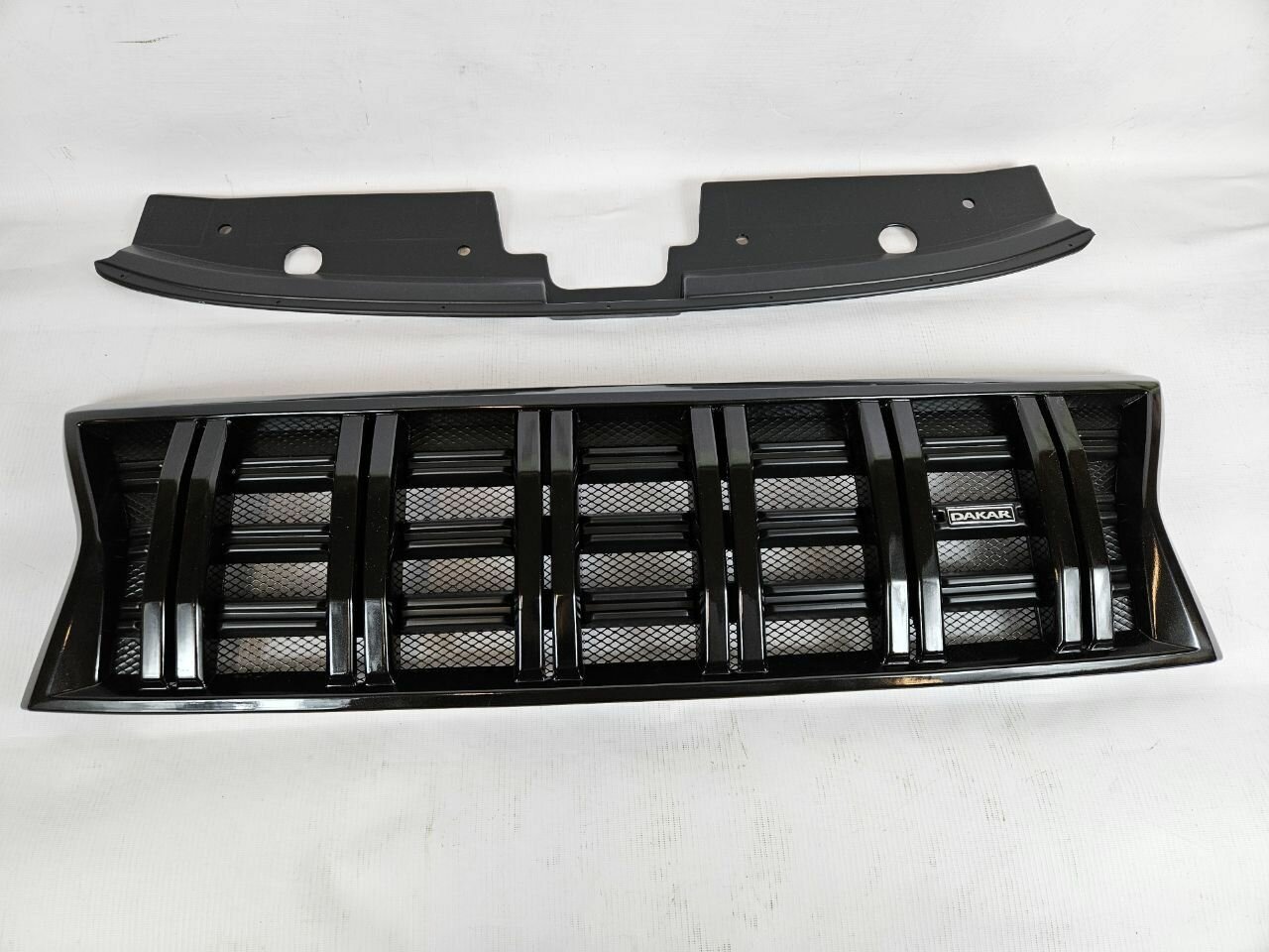Решетка радиатора Renault Duster "Dakar" (чёрная)