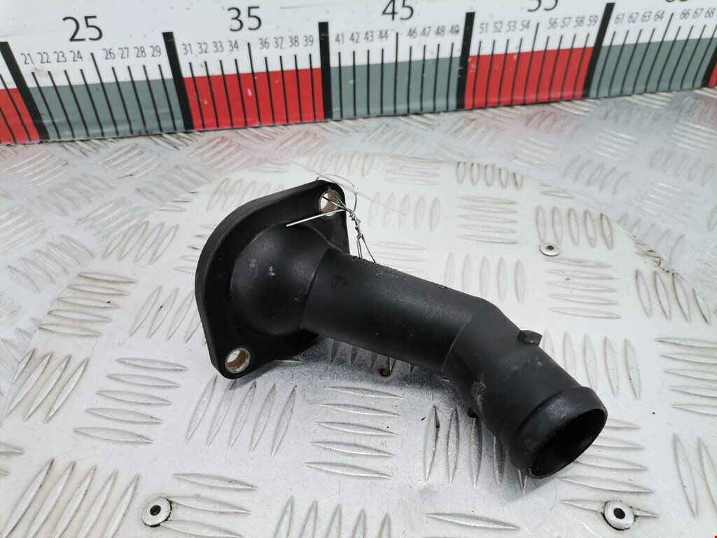 Корпус термостата Volkswagen Beetle 2 06A121121C арт. 1797790