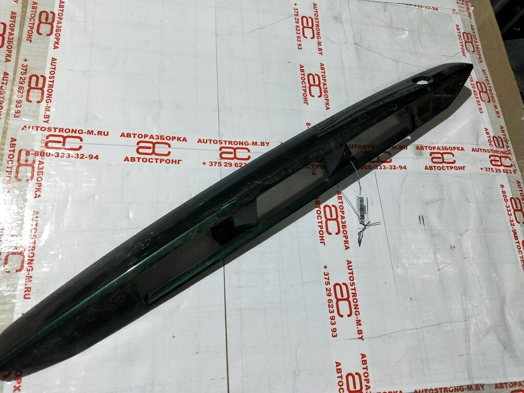 Накладка декоративная (молдинг) крышки (двери) багажника Mazda 323 BJ B25T51971A арт. 421542