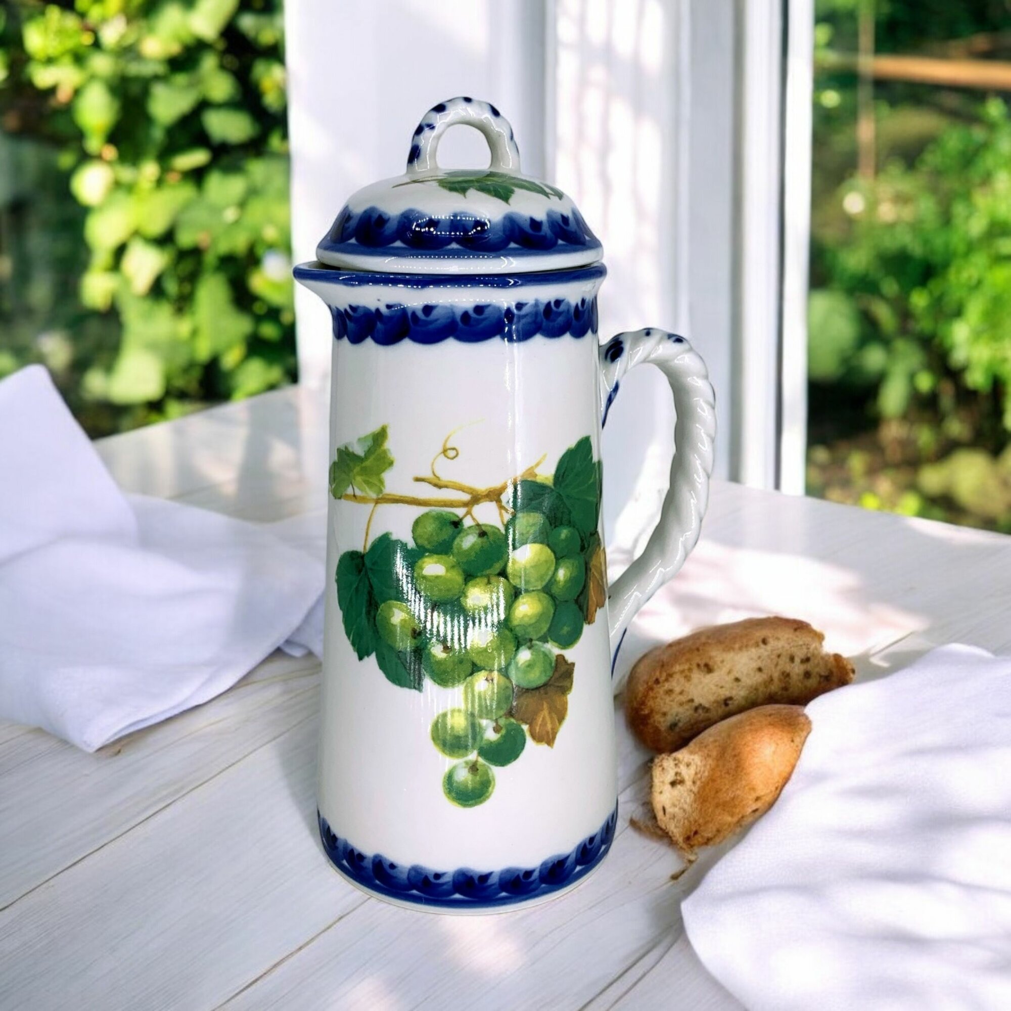 Кувшин для холодных горячих напитков "Виноград" 1 л гжель фарфор ручная работа