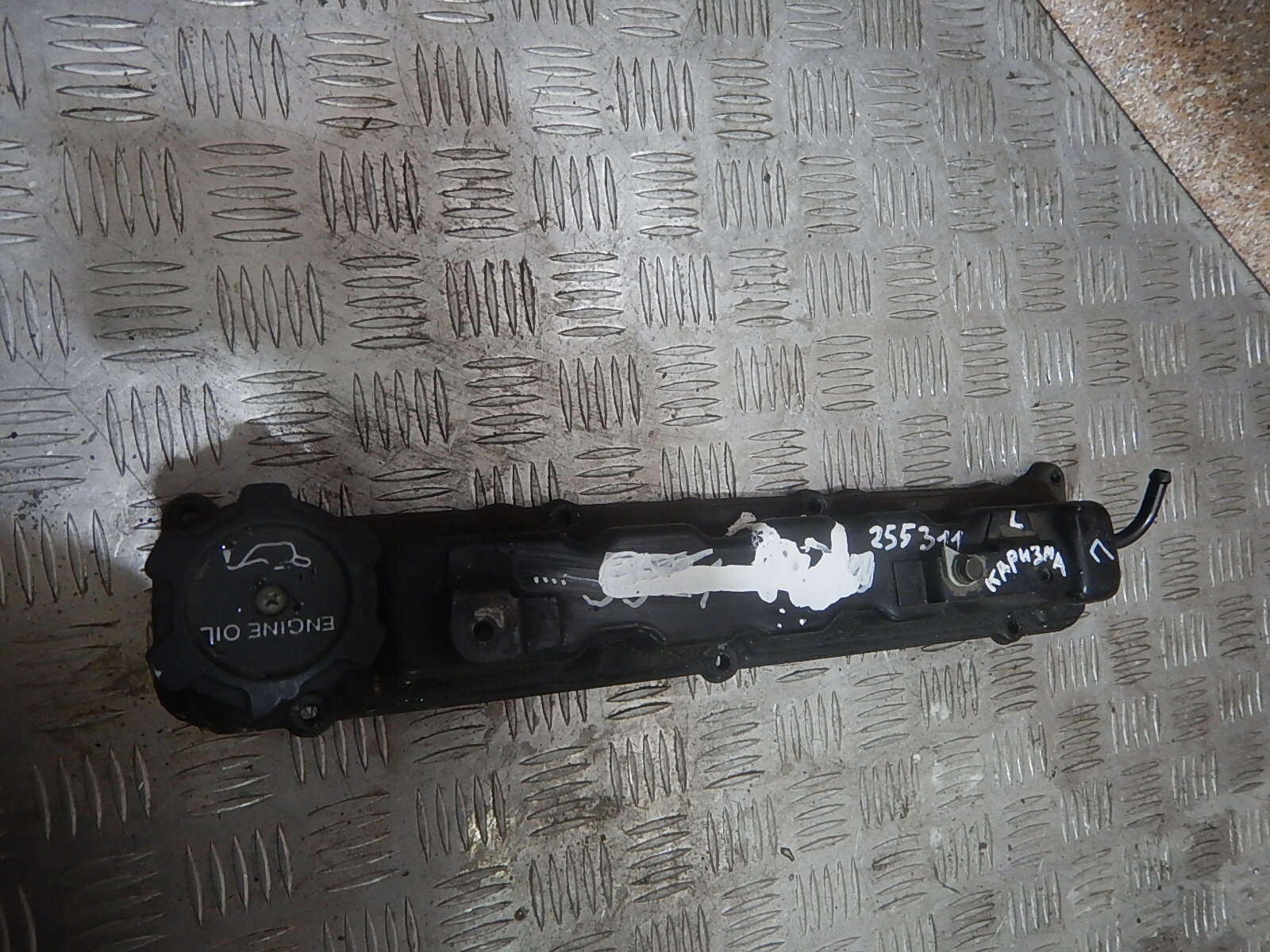 Б/У Крышка головки блока (клапанная), Mitsubishi (Митсубиси)-CARIZMA (00-03) MITSUBISHI CARISMA (00-03) левая без видимых...