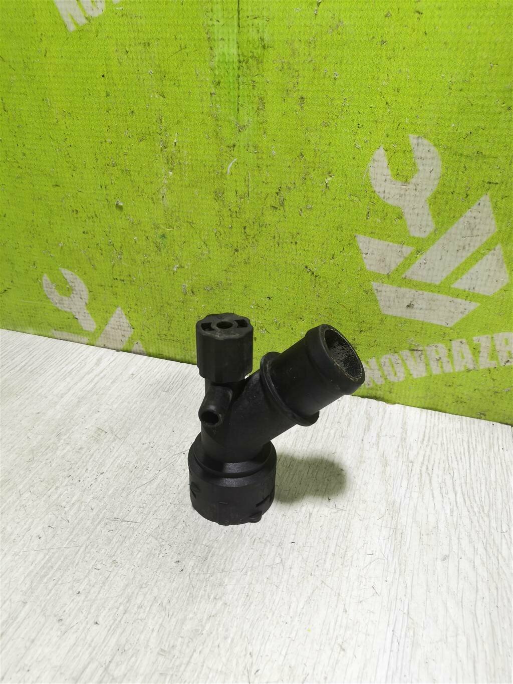 Фланец / тройник VW Golf 4 Bora 97-05