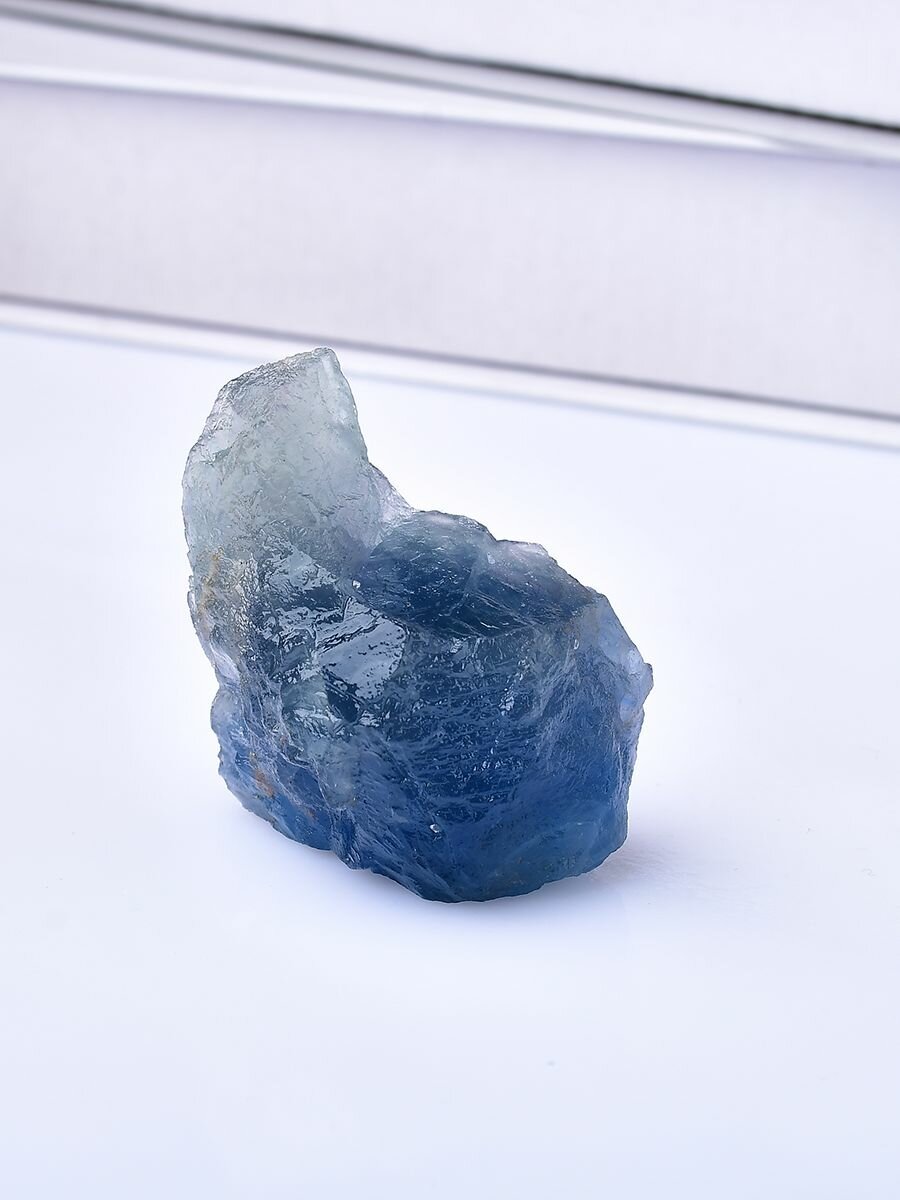 Натуральный кристалл "голубой флюорит" необработанный (3шт, 3-6см)