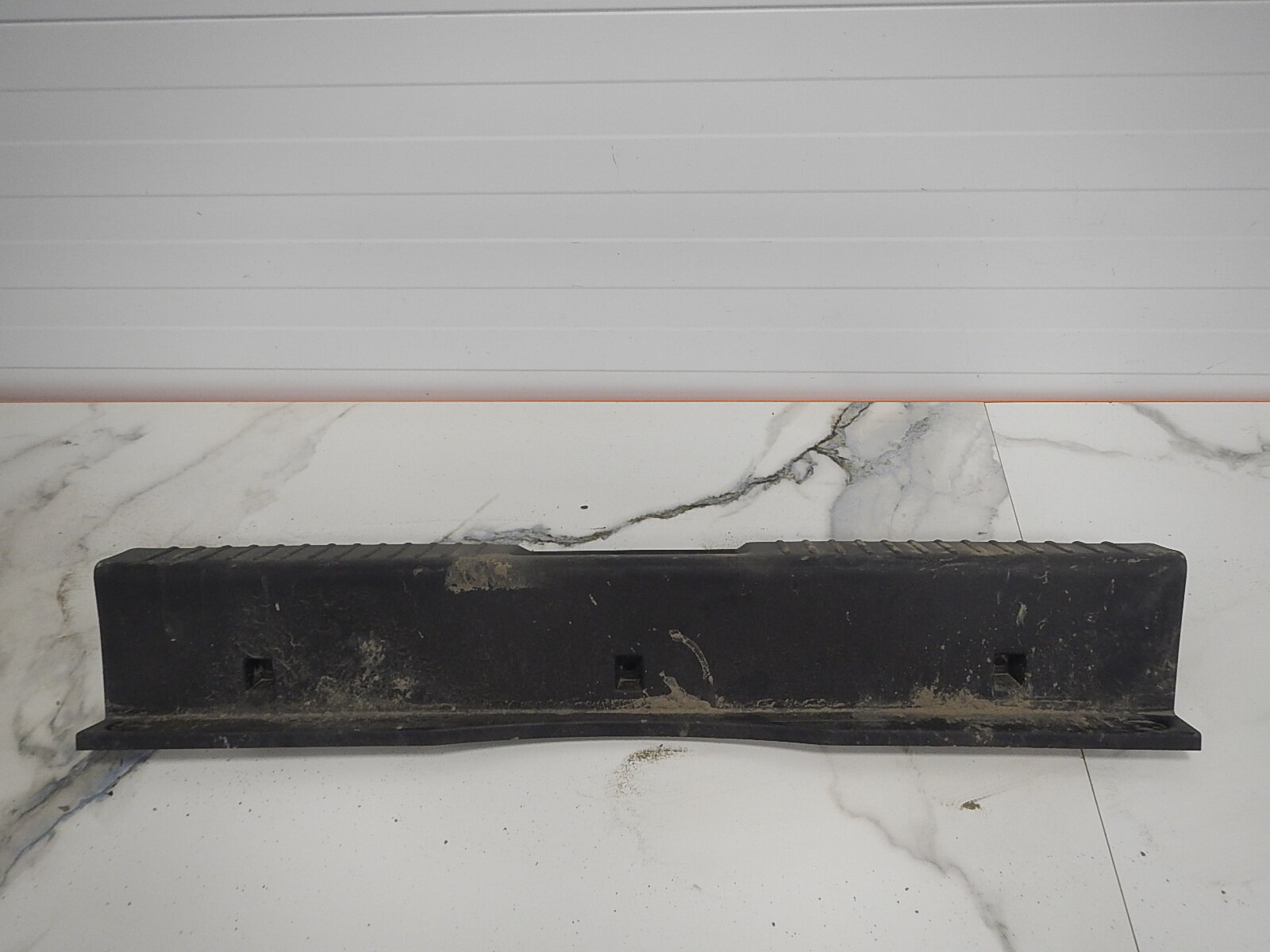 Б/У Обшивка багажника, Omoda (Омода)-C5 (22-) OMODA C5 (22-) на заднюю панель Грязная, трещина. 595214 OMODA арт. 4030041...