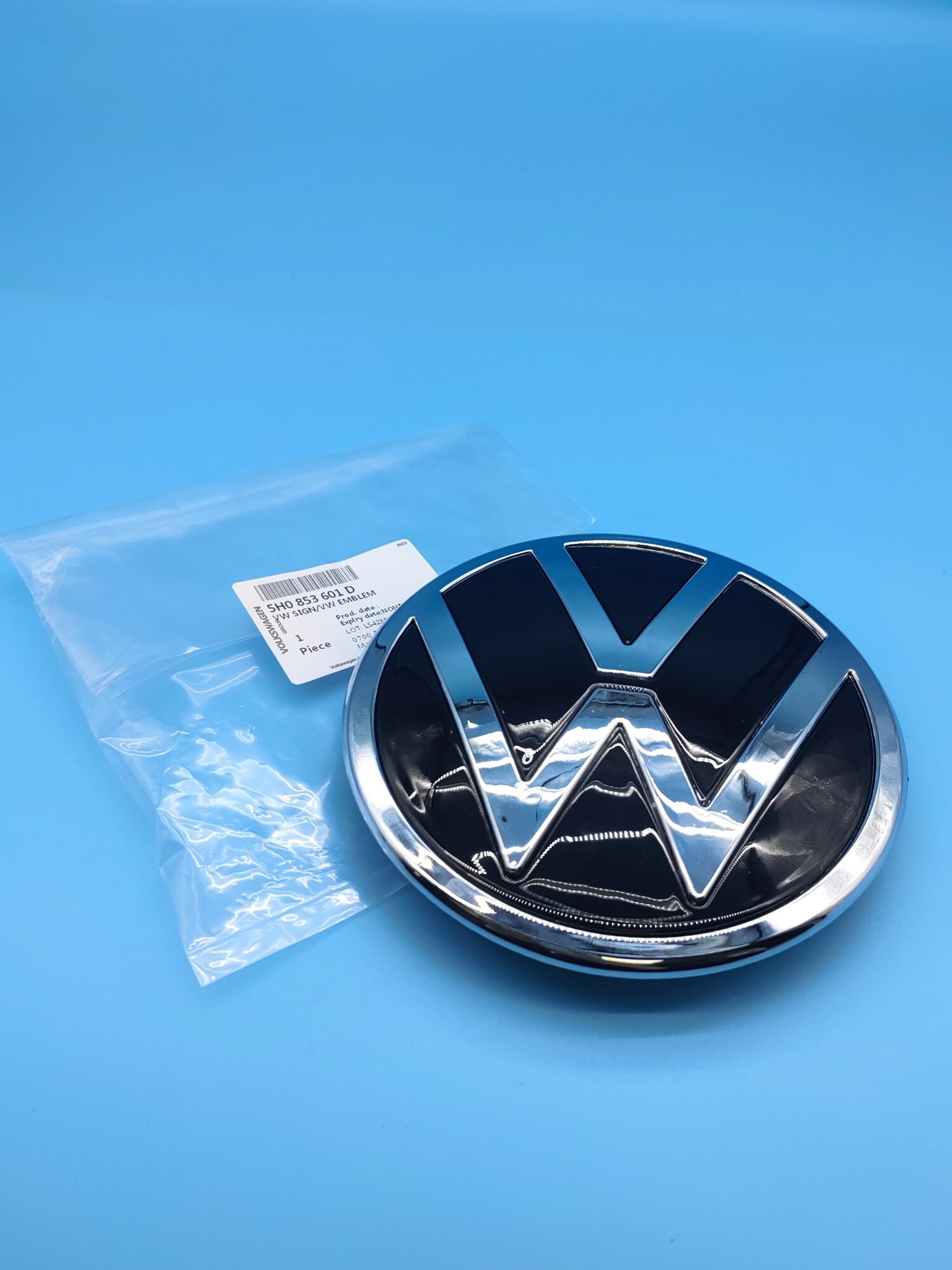VAG Эмблема решетки радиатора 5H0853601DDPJ