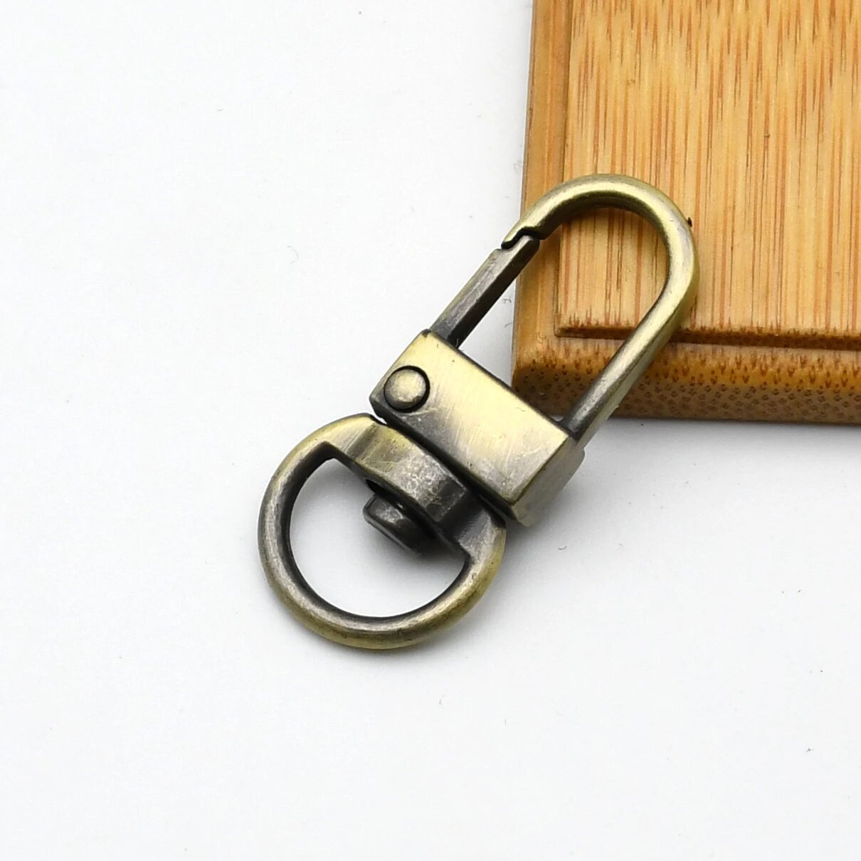 Металлические карабины CLOXY bronze