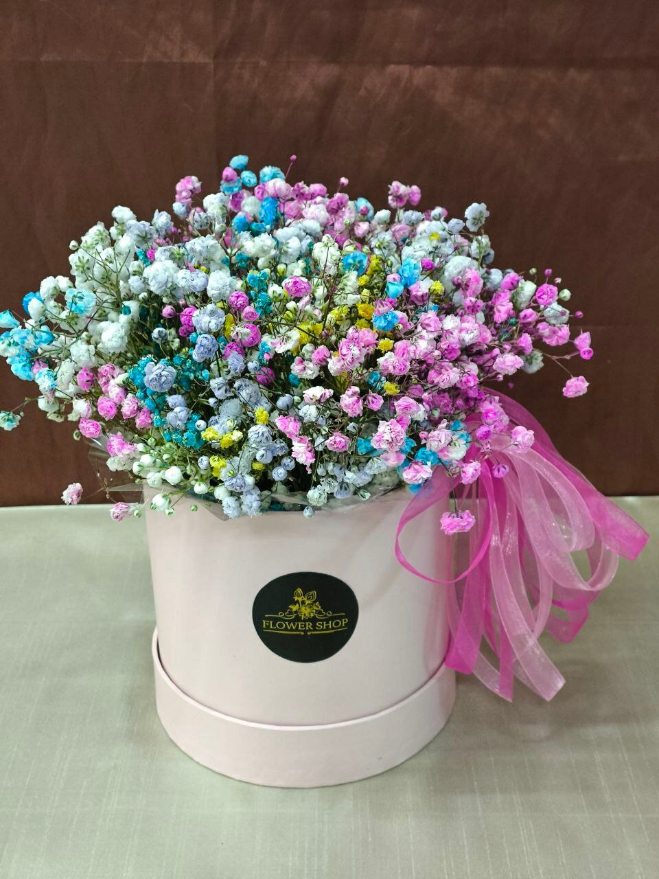 Шляпная коробка живых цветов из Гипсофилы Микс 11 шт. высота 40 см. SIMFONI FLOWERS