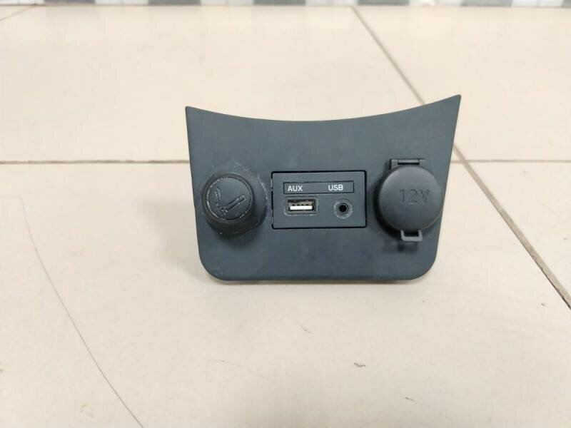 Разъем USB AUX Hyundai Solaris 2010-2017