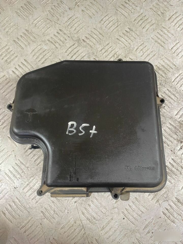 Корпус блока предохранителей Volkswagen Passat B5