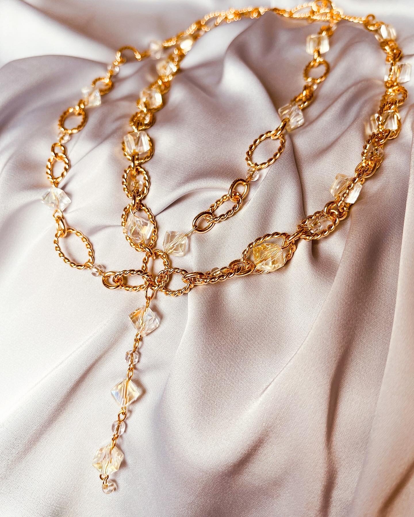 Комплект бижутерии: серьги, колье, Swarovski Zirconia