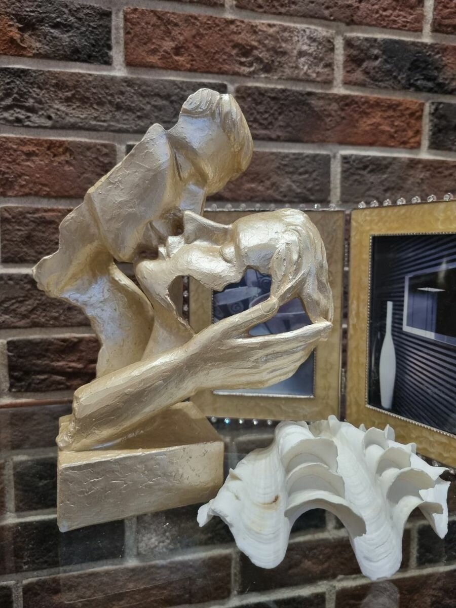 Гипсовая статуэтка "Любовь, Поцелуй" от Семейное производство Лидер, цвет шампань